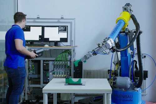 Competence Centre HTL Anichstraße - CCA - HTL Anichstraße