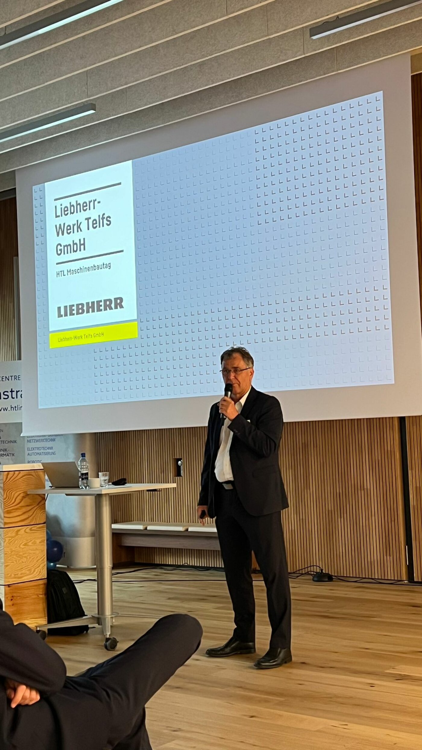 Competence Centre HTL Anichstraße - CCA - HTL Anichstraße